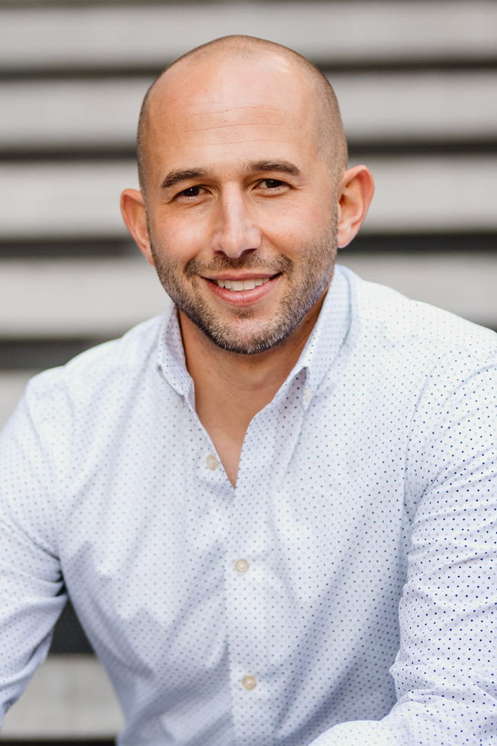 A Navy SEAL’s Guide to High Performance at Work | Simon Sinek - Simon Sinek